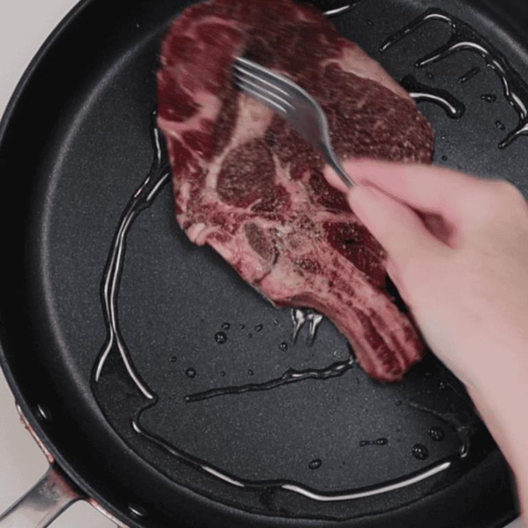 How to Cook Steak in a Teflon Pan - Eat the Bite